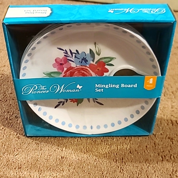 The Pioneer Woman | Dining | The Pioneer Woman 4 Pc Mingling Board Set ...